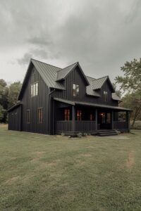 10 Black Modern Farmhouse Exteriors That Showcase Bold, Timeless Design ...