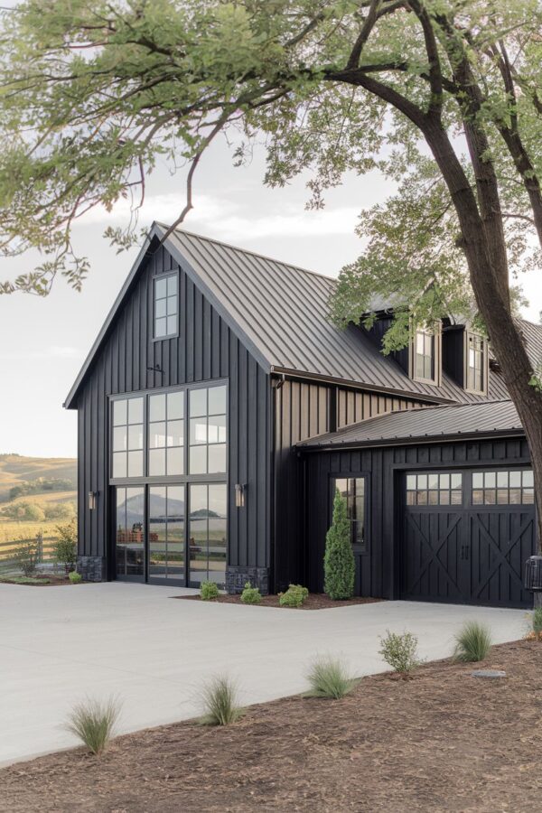 10 Black Modern Farmhouse Exteriors That Showcase Bold, Timeless Design ...