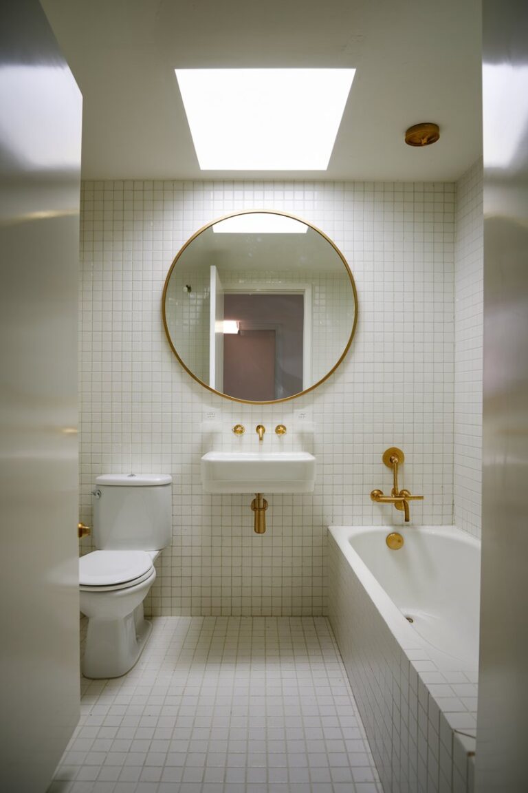 10 Bathrooms with Gold Accents to Inspire Sophisticated Style - My ...