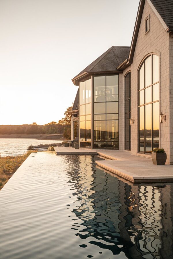 18 Modern Lake House Exterior Inspirations: A Look at Contemporary ...